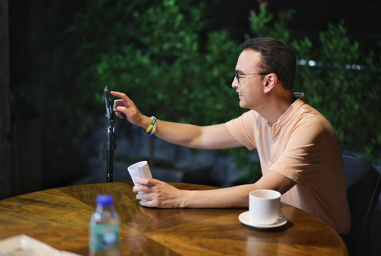 Cayetano aids displaced barbers, parlor workers during ECQ ...